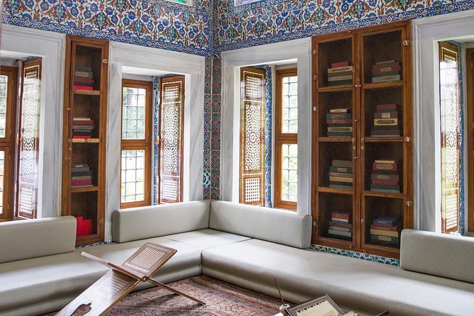 Topkapi Palace Skip-The-Line Entry With Guided Tour - Booking Advice for Potential Guests