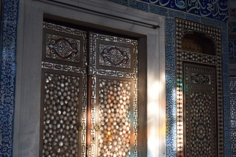 Topkapi Palace Tour: Scenes of the Ottoman Empire - Authentic Insights from Reviews