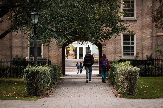 Toronto: Book a Local Host - Why Choose a Custom Toronto Tour?