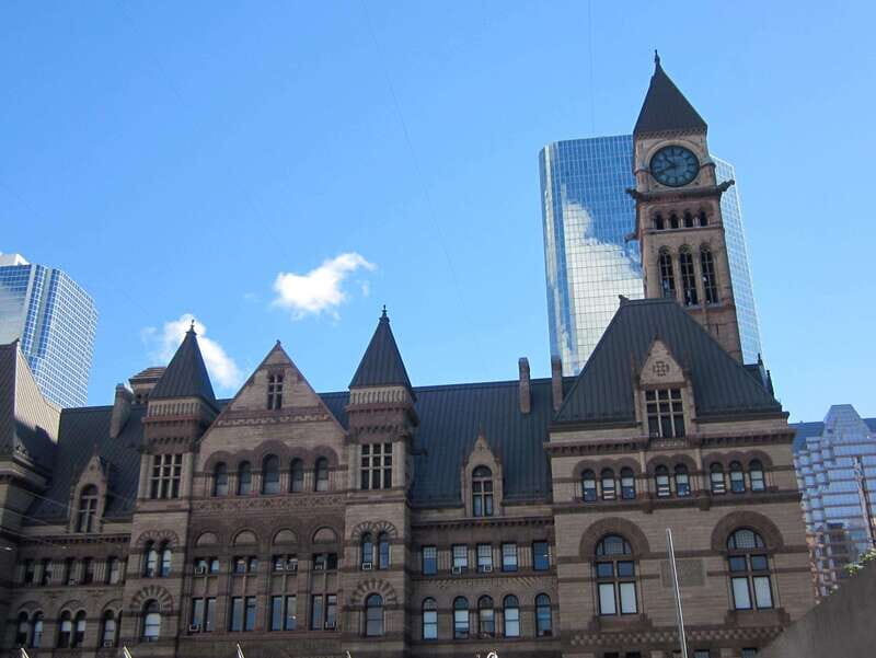 Toronto: Highlights Drive and Walking Tour - Key Points