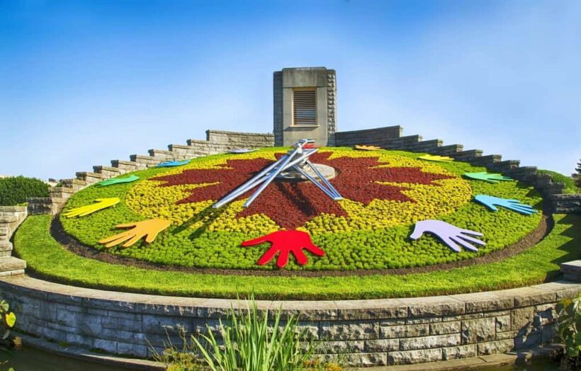 Toronto: Niagara Falls & NOTL Heritage Town Guided Day Tour - The Charm of Niagara-on-the-Lake and the Floral Clock
