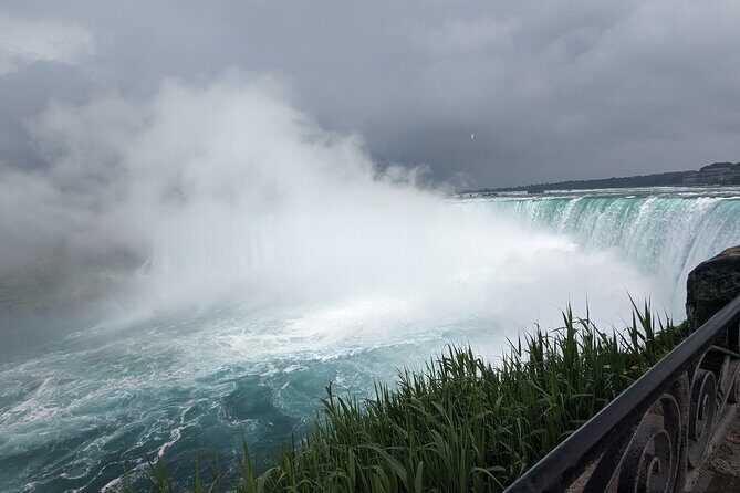 Toronto: Niagara Falls Private Day Tour - Maple Leaf Place (25 minutes)