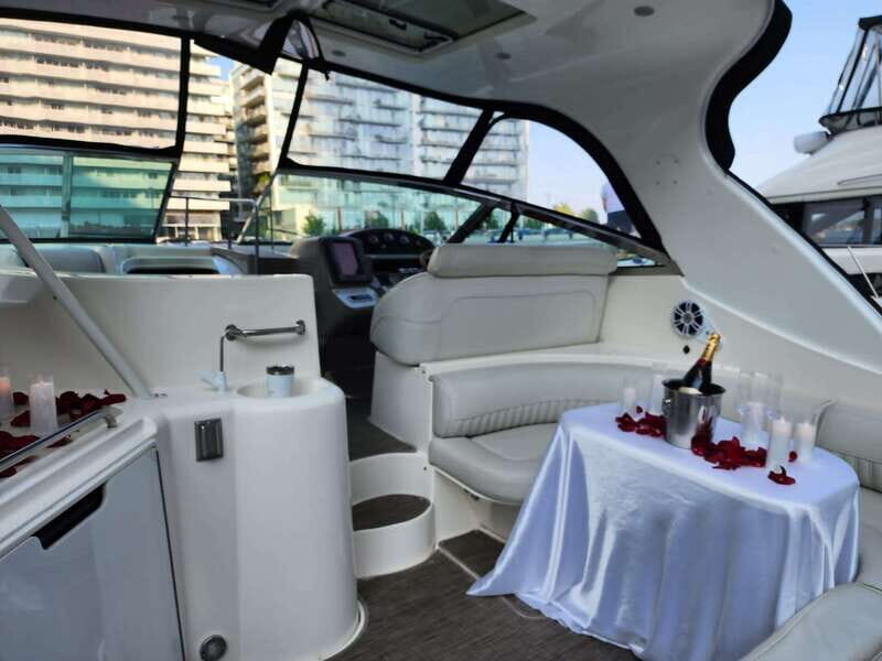 Toronto: Private Luxury Yacht Sightseeing Cruise & Prosecco - An In-Depth Look at the Experience