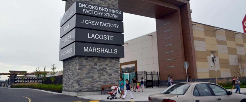 Toronto: Private Niagara Tour & Shopping at Niagara Outlet - Key Points