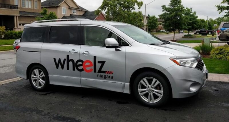 Toronto: Private Transfer for 1-10 Passengers to Downtown - Learning About Toronto During the Ride