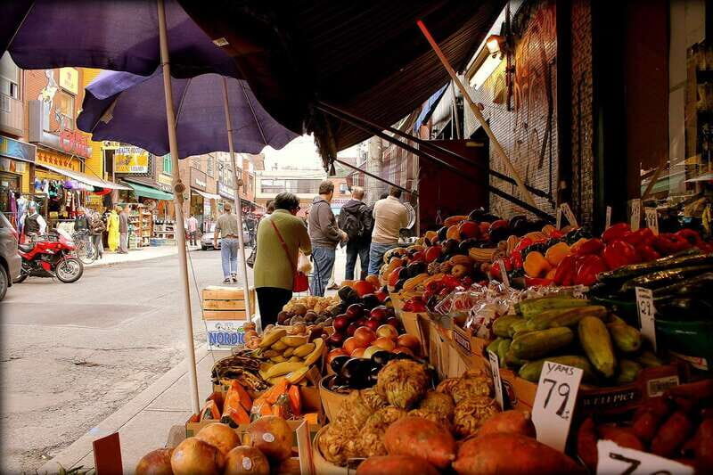 Toronto: Private Walking Tour with a Local - Key Points