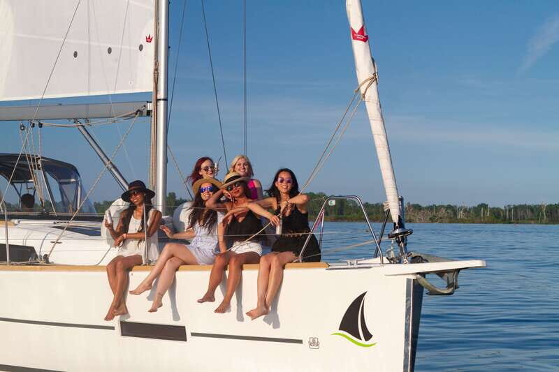Toronto: Sailing Yacht Cruise of Toronto Harbor and Islands - Key Points