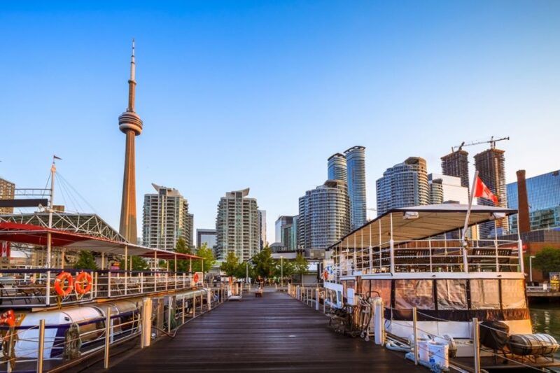 Toronto: Shuttle Transfer Between Downtown and Niagara Falls - The Bottom Line