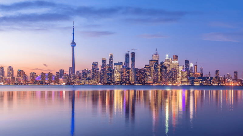 Toronto: Small Group Night Tour with Harbour Boat Cruise - Key Points