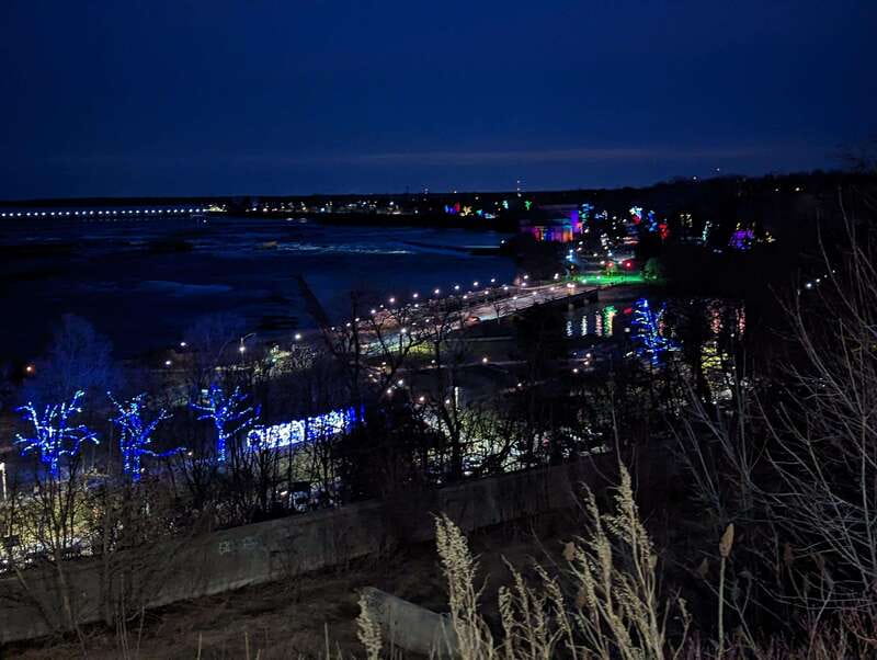 Toronto to Niagara Falls: Evening Tour with Cruise & lights - The Experience: What to Expect on the Tour