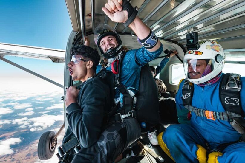 Torquay: Skydive over The Great Ocean Road - opt Melb pickup - An In-Depth Look at the Skydiving Experience