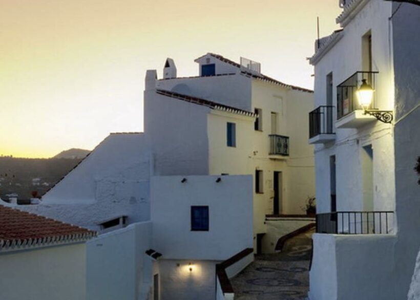 Torremolinos/Benalmadena: Nerja Caves Tour with Frigiliana - Who Is This Tour Best For?
