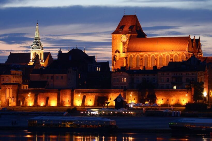 Torun: Family-Friendly Historical Walking Tour - Key Points
