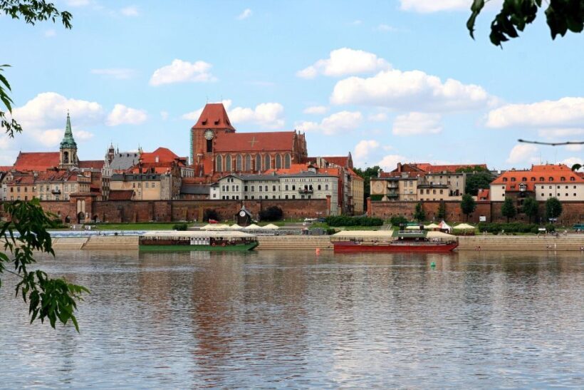 Torun Old Town Highlights Private Walking Tour - Key Points