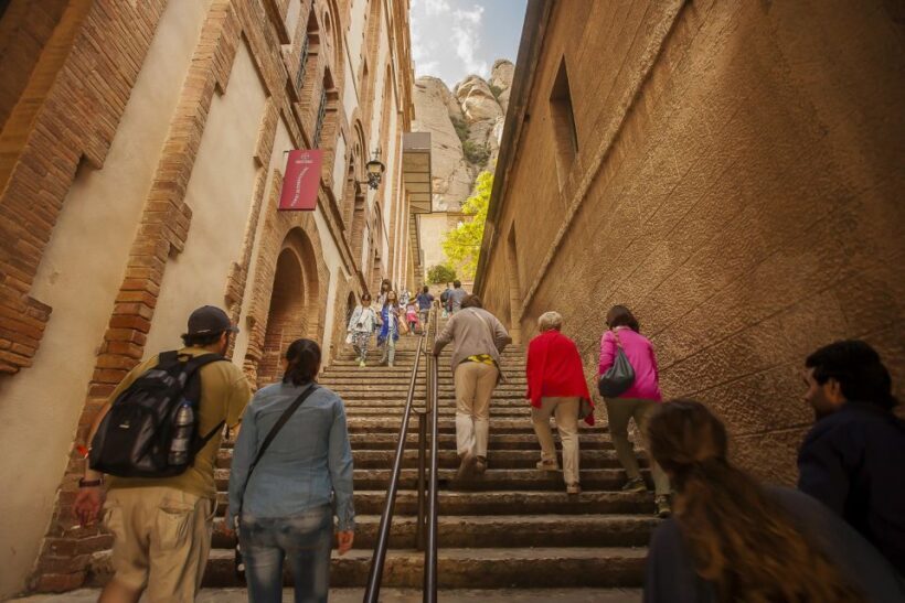 Tot Montserrat: Transport, Museum Tickets, and Lunch - FAQ