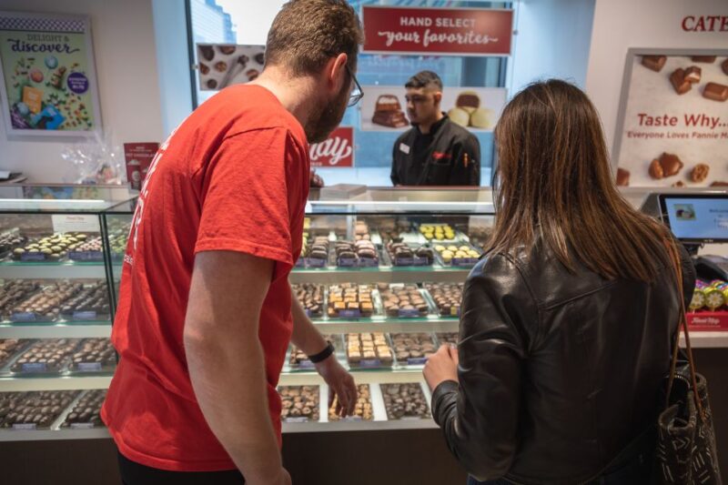 Total Chicago: Food, History and Architecture Tour - The Guides: Knowledge, Humor, and Local Stories