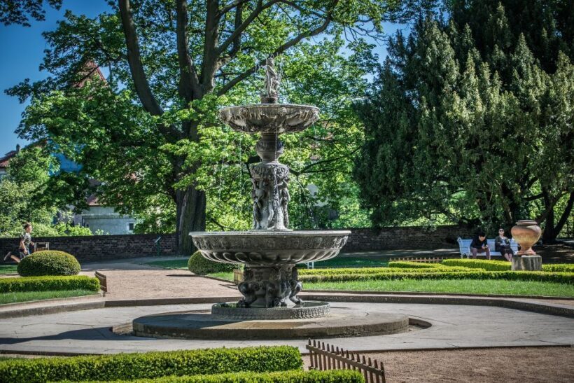 Tour around Prague Castle and Lesser Town in Spanish - An Overview of Prague’s Historic Heart