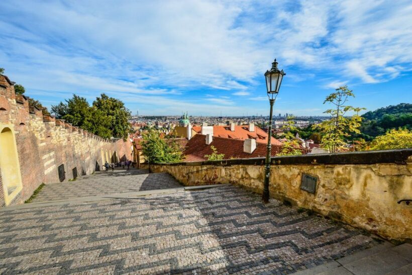 Tour around Prague Castle and Lesser Town in Spanish - Insights from Reviews
