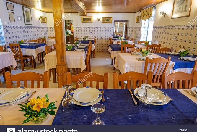 Tour Between Lisbon - Porto or Porto-Lisbon With Several Stops - Exploring Local Cuisine During the Tour