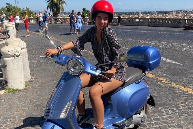 Tour by Vespa - Exploring Rome on a Vespa