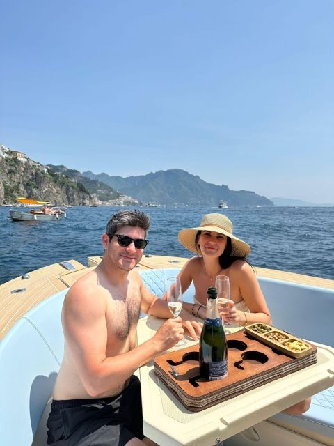 Tour Capri: discover the island of VIPs by boat - Key Points