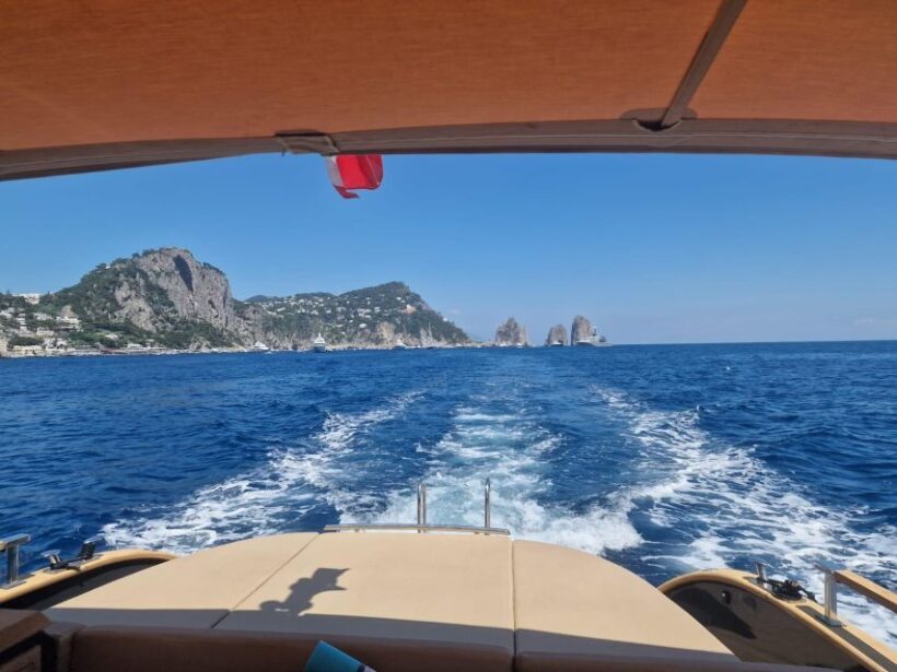 Tour Capri: discover the island of VIPs by boat - Key Points