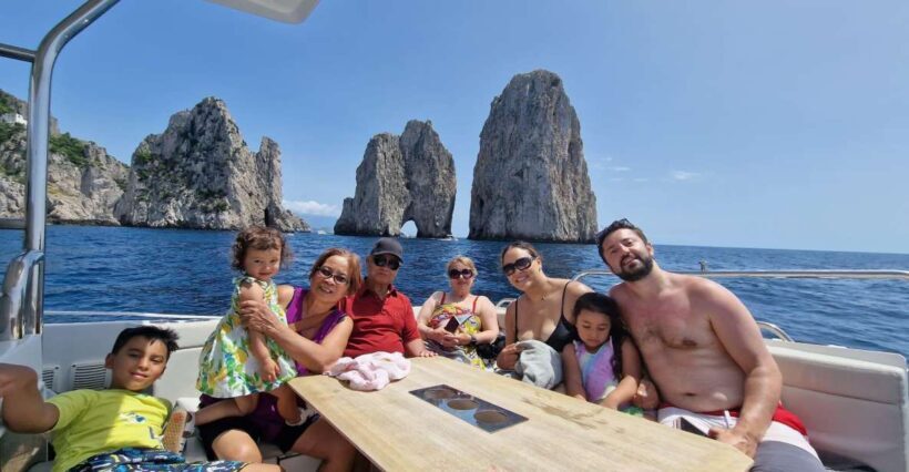 Tour Capri: discover the island of VIPs by boat - Key Points
