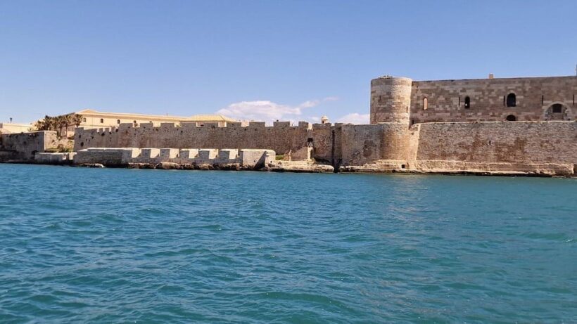 Tour dell'isola Ortigia,grotta azzurra, avvistamento delfini - Who Is This Tour Best For?