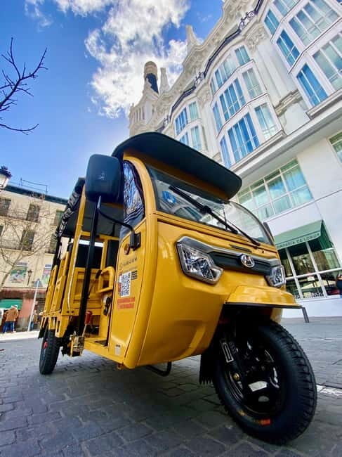 Tour en Tuk Tuk por lo mejor de Madrid - Real Traveler Perspectives