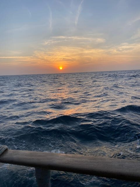 Tour en Velero a Bahía Concha Parque Tayrona - Food and Refreshments: A Delicious Local Meal