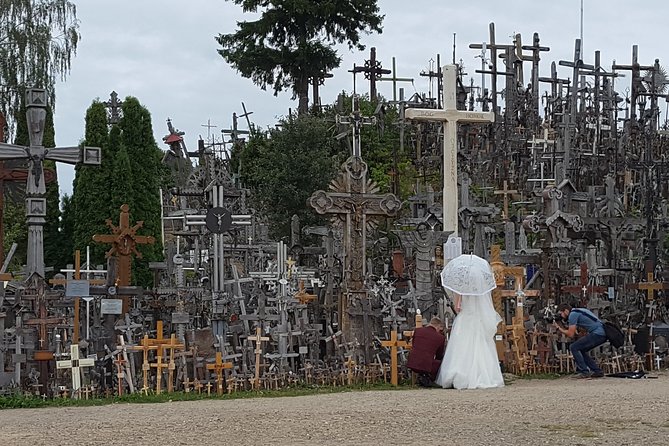 Tour from Riga to Vilnius: Bauska Castle, Rundale Palace and The Hill of Crosses - FAQ