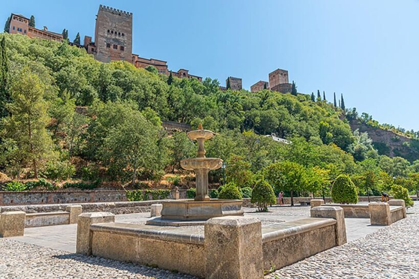 Tour Granada from its Origin; Albaicín - Cultural Elements and Local Life