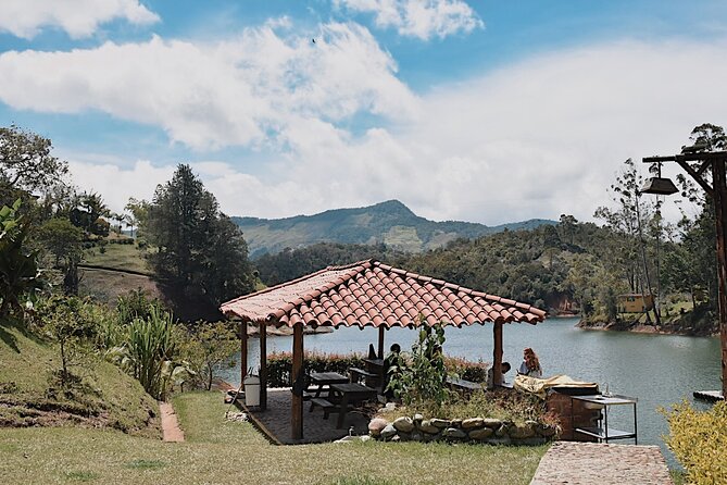 Tour Guatapé - Learning About the Region: The Replica and the Landmark