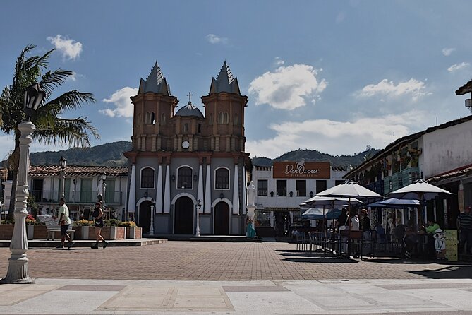 Tour Guatapé - Guatapé: The Colorful Town That Won Hearts