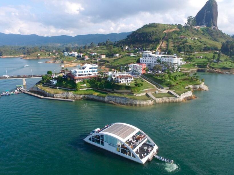Tour Guatapé: luxury yacht to the stone of Peñol. - Introduction: What Makes This Tour Special?