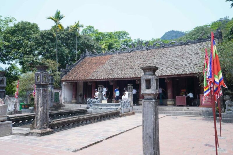 Tour Hoa Lu - Tam Coc - Mua Cave - Biking with Buffet Lunch - Who Will Love This Tour?