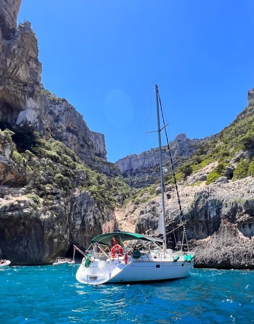 Tour in barca a vela in partenza da Arbatax - Discovering Sardinia’s Gulf of Orosei by Sailboat: An Authentic Day on the Water