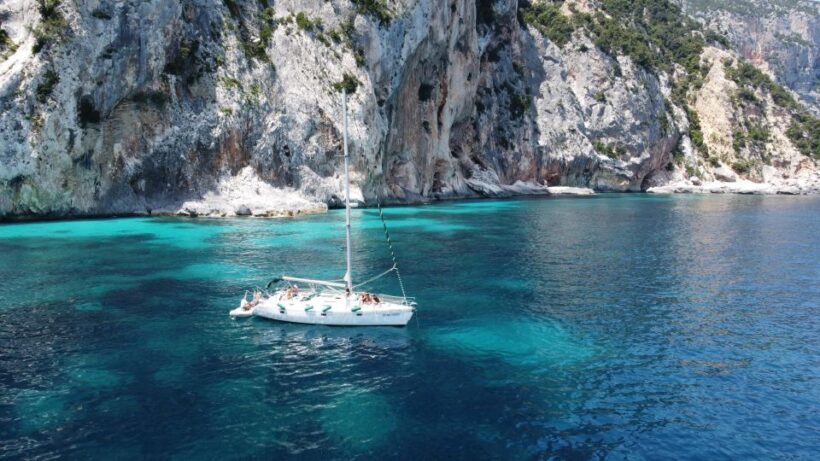 Tour in barca a vela in partenza da Arbatax - Key Points