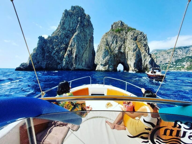 Tour in barca privato Isola di Capri - An In-Depth Look at the Tour Experience