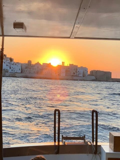 Tour in barca(Monopoli-Polignano) con sosta bagno e aperitiv - The Swimming and Snorkeling Stop