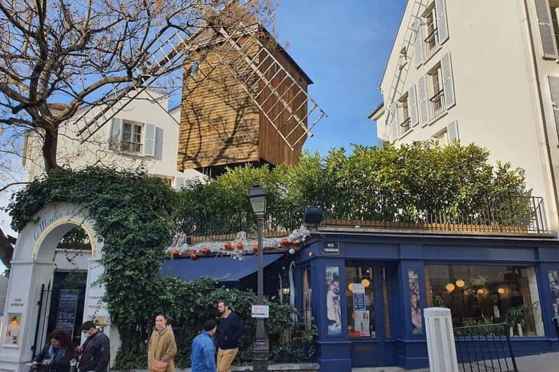 Tour in Italian of the Montmartre district with local guide - Key Points