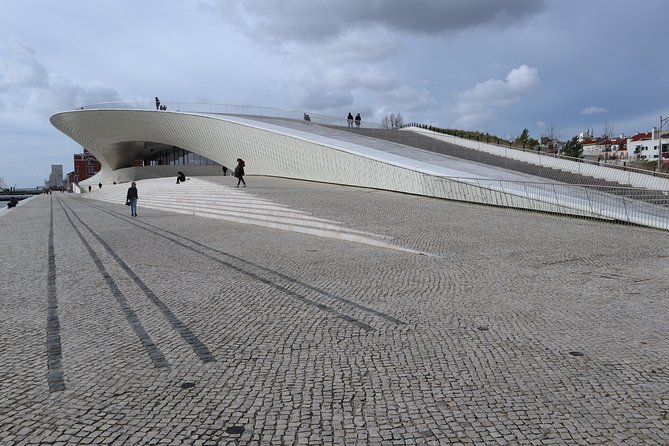 Tour in Lisbon with visit to Belem, Cristo Rei and Pillar 7 Reality Experience - FAQ
