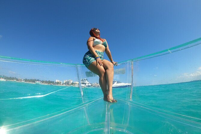 Tour Isla Mujeres excursion in Collective Transparent Boat - The Value and Practical Details