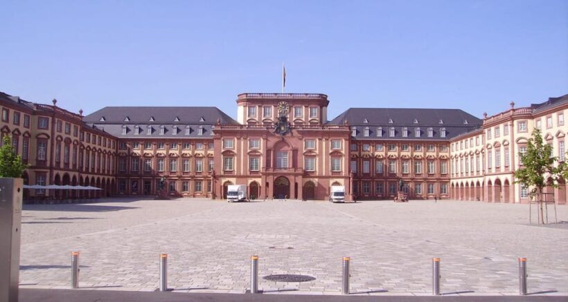 Tour Mannheim with Countess Charlotte: The Elector and the Golden Age - An Engaging Dive into Mannheim’s Golden Age
