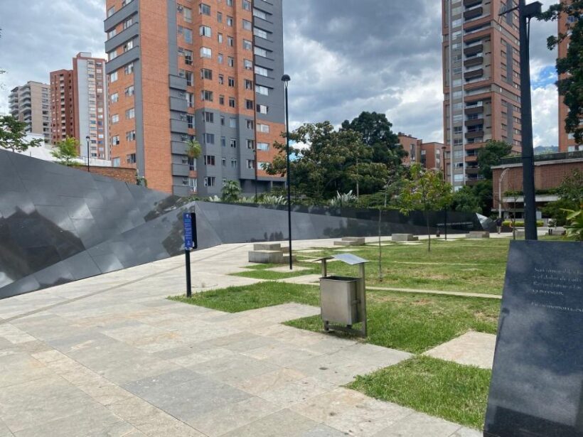 Tour Medellín: Pablo Escobar and Commune 13 - Key Points