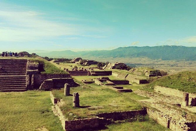 Tour Monte Albán "clasico" - Pottery, Chocolates, and Cultural Stops