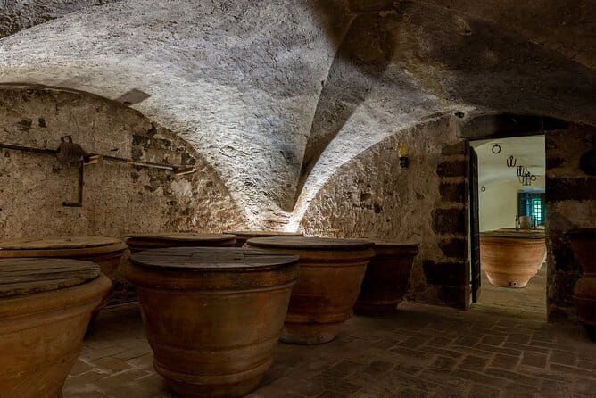 Tour of 900year old secret cellars + tasting of 3 wines and bread with EVO oil - FAQ