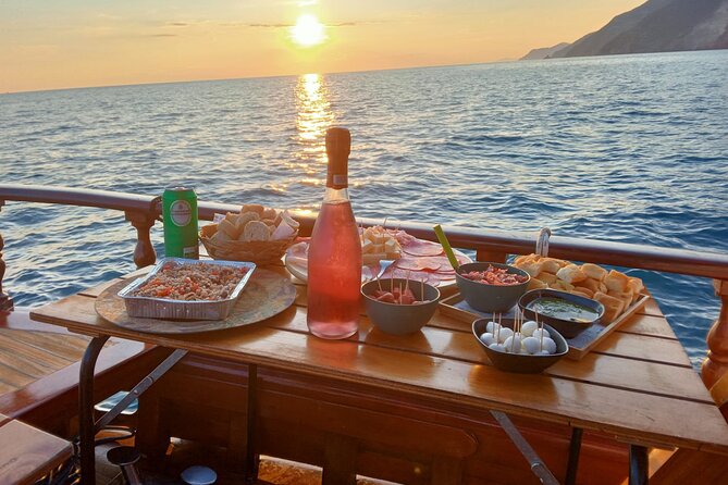 Tour of Apericena at Sunset and Dinner on Boat - Meeting and Pickup Information