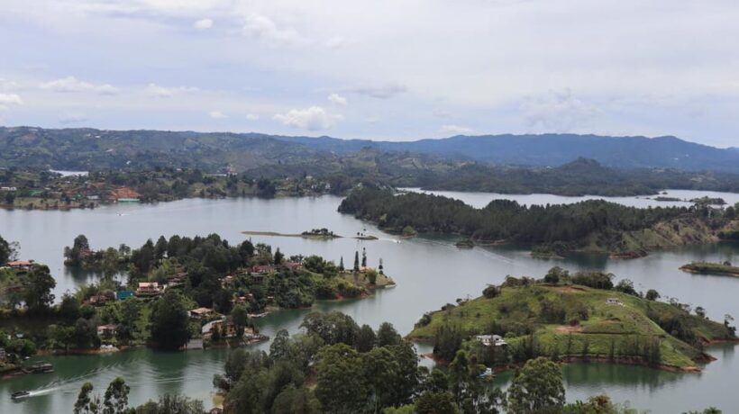 Tour of Guatape by Tuk Tuk 20min - Lunch and drink. - Key Points