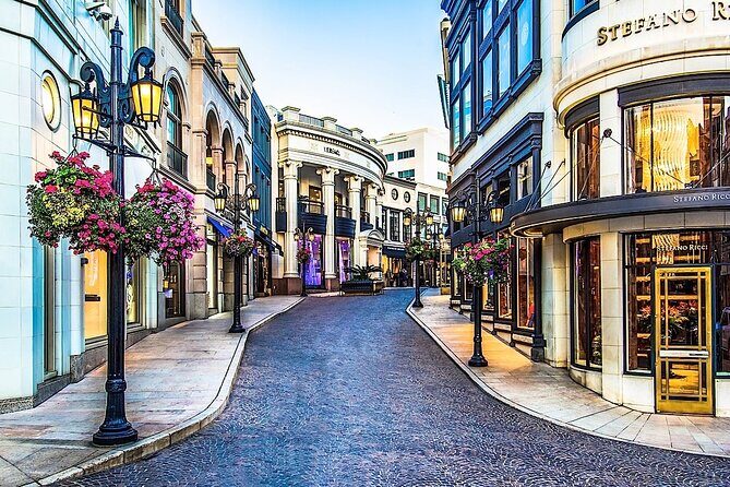 Tour of Hollywood, Sunset Blvd, Farmer's Market, Miracle Miles and Beverly Hills - A Closer Look at the Itinerary
